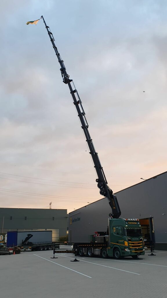 Nieuwe zware autolaadkraan 172tm - Jan Kees Boer Transport B.V.